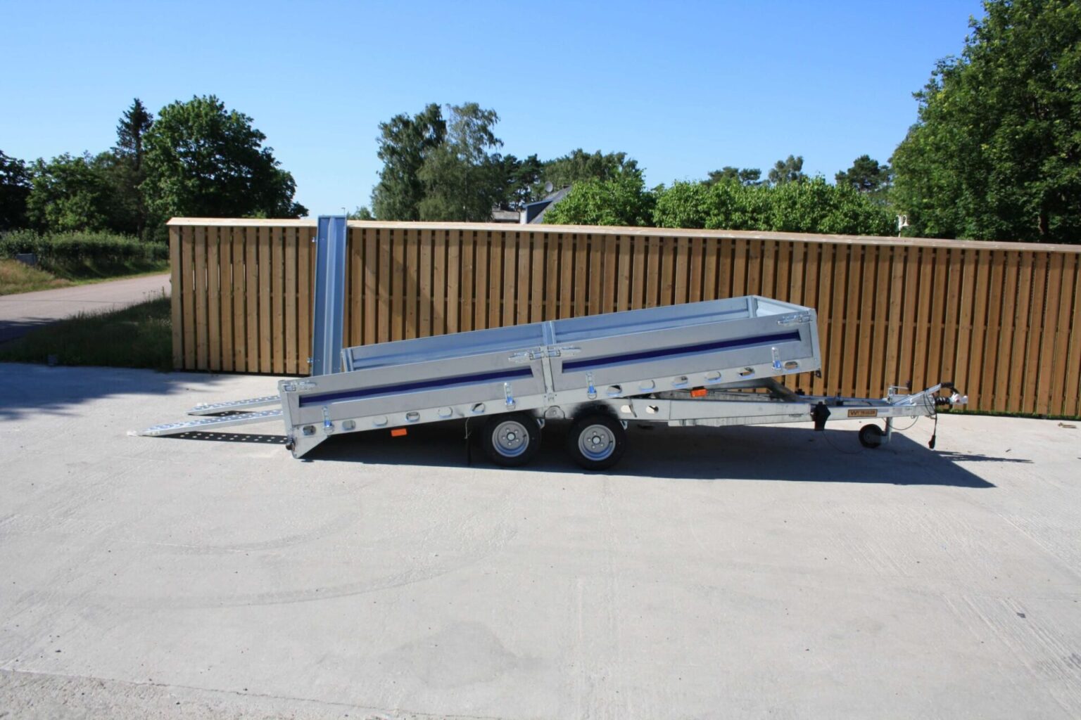 Kjøp Multihenger 2700 kg med aluminiumsgulv og tipp | Biltransporthengere